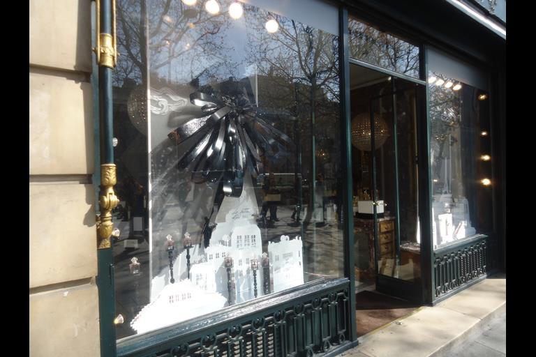 Paris: Adding digital elements to visual merchandising | Gallery ...